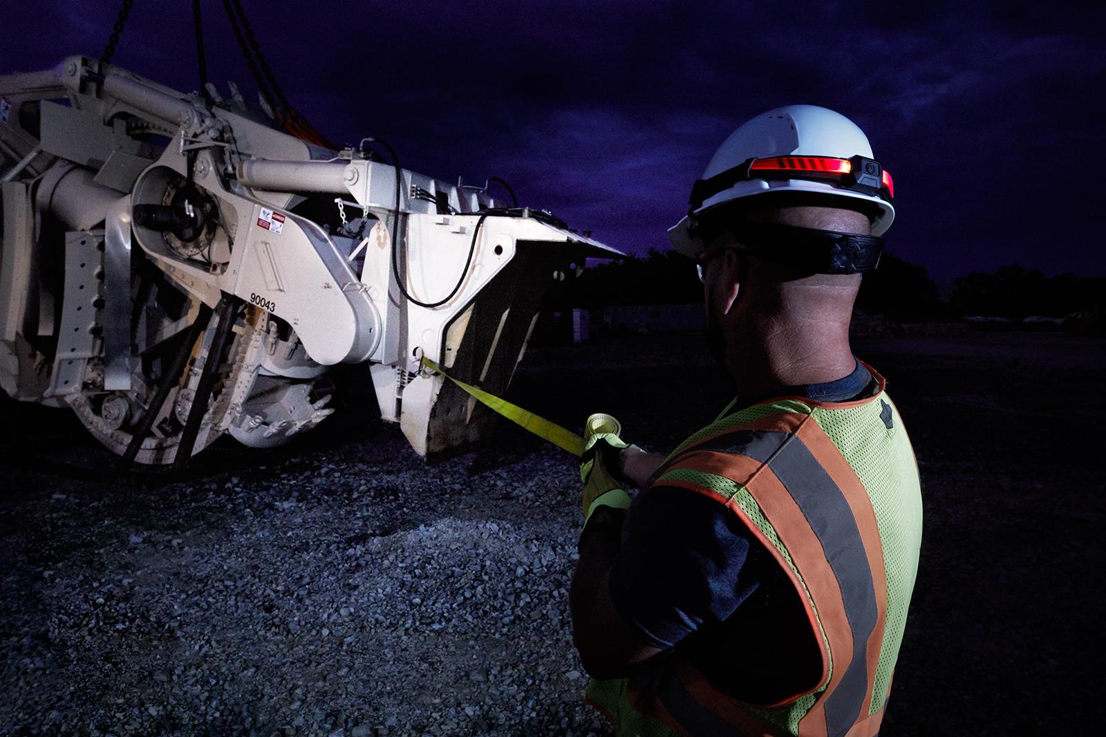 Milwaukee Tool 2116-21 Milwaukee USB Rechargeable Beacon Hard Hat ...