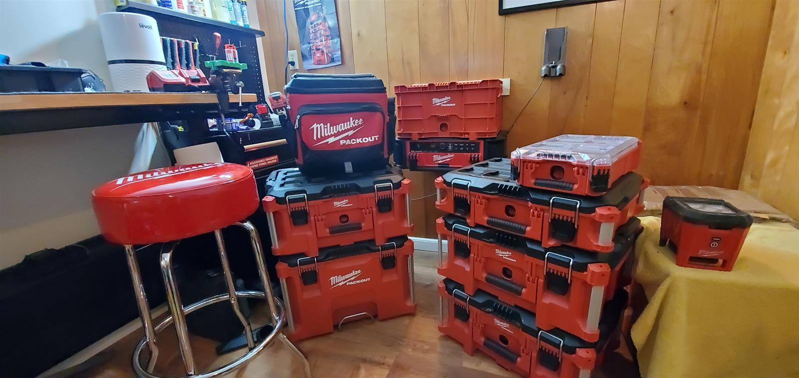Milwaukee Tool 48-22-8302 Milwaukee PACKOUT Coolers | DX Engineering